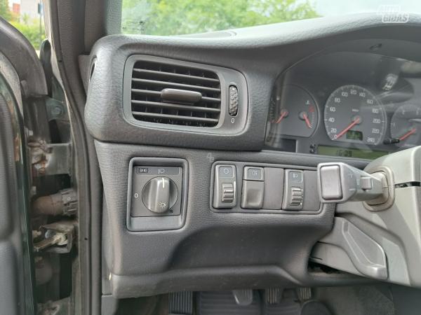Green Volvo V70 1998 in Vilnius, with an engine capacity of 2.50 L and mileage of 500 thousand km for 1100 €, photo 10 on AUTOMOTO.COM.LV