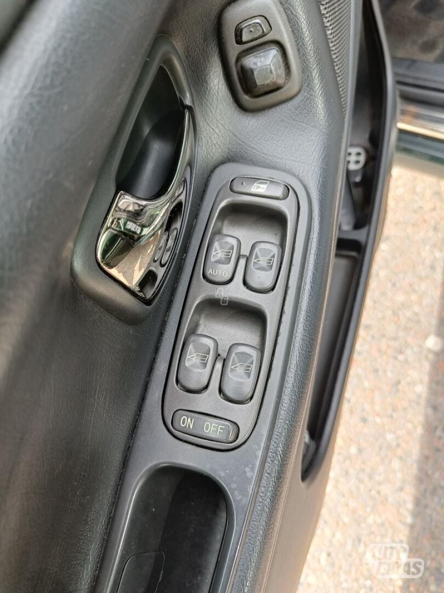 Green Volvo V70 1998 in Vilnius, with an engine capacity of 2.50 L and mileage of 500 thousand km for 1100 €, photo 15 on AUTOMOTO.COM.LV