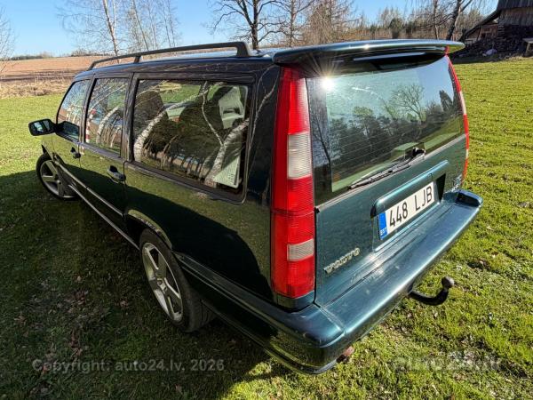 Zaļš Volvo V70 1998 Tallina, ar dzinēja tilpumu 2.40 L un nobraukumu 450 tūkst. km par 3000 €, foto 4 vietnē AUTOMOTO.COM.LV