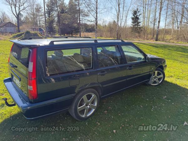 Zaļš Volvo V70 1998 Tallina, ar dzinēja tilpumu 2.40 L un nobraukumu 450 tūkst. km par 3000 €, foto 6 vietnē AUTOMOTO.COM.LV
