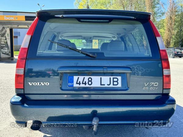 Zaļš Volvo V70 1998 Tallina, ar dzinēja tilpumu 2.40 L un nobraukumu 450 tūkst. km par 3000 €, foto 10 vietnē AUTOMOTO.COM.LV