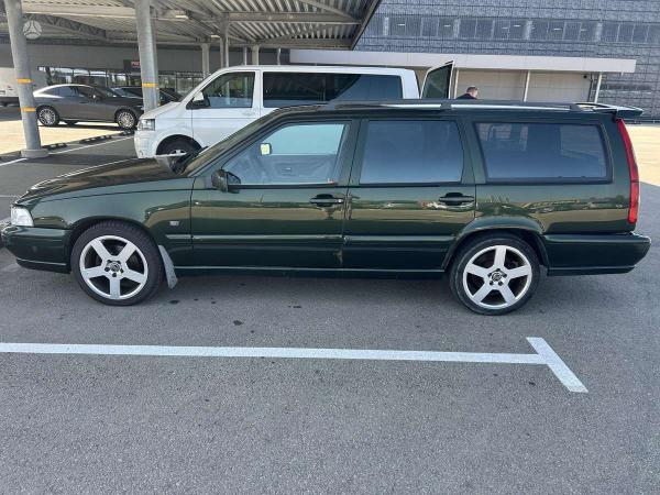 Zaļš Volvo V70 1998 Panevēža, ar dzinēja tilpumu 2.46 L un nobraukumu 345 tūkst. km par 1000 €, foto 2 vietnē AUTOMOTO.COM.LV