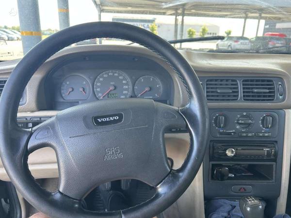 Zaļš Volvo V70 1998 Panevēža, ar dzinēja tilpumu 2.46 L un nobraukumu 345 tūkst. km par 1000 €, foto 9 vietnē AUTOMOTO.COM.LV