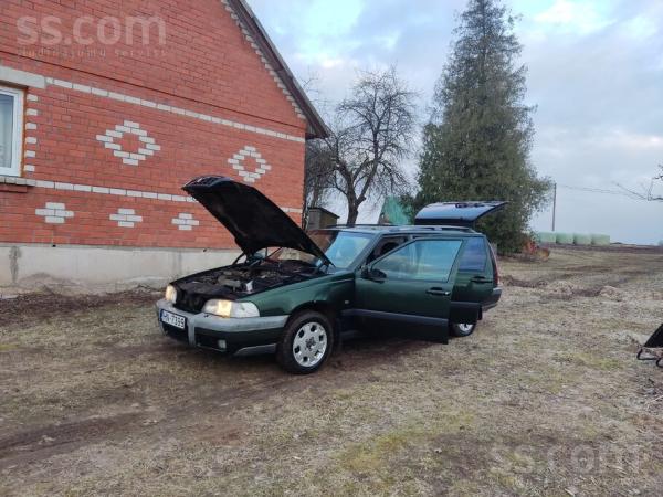 Green Volvo V70 1999 in Aluksne, with an engine capacity of 2.30 L and mileage of 247 thousand km for 1500 €, photo 5 on AUTOMOTO.COM.LV