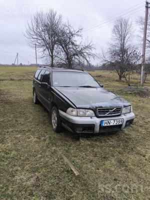 Green Volvo V70 1999 in Aluksne, with an engine capacity of 2.30 L and mileage of 247 thousand km for 1500 €, photo 5 on AUTOMOTO.COM.LV