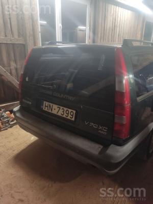Green Volvo V70 1999 in Aluksne, with an engine capacity of 2.30 L and mileage of 247 thousand km for 1500 €, photo 8 on AUTOMOTO.COM.LV