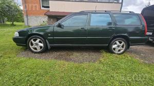 Green Volvo V70 2000 in Cesis, with an engine capacity of 2.40 L and mileage of 0 thousand km for 2700 €, photo 4 on AUTOMOTO.COM.LV