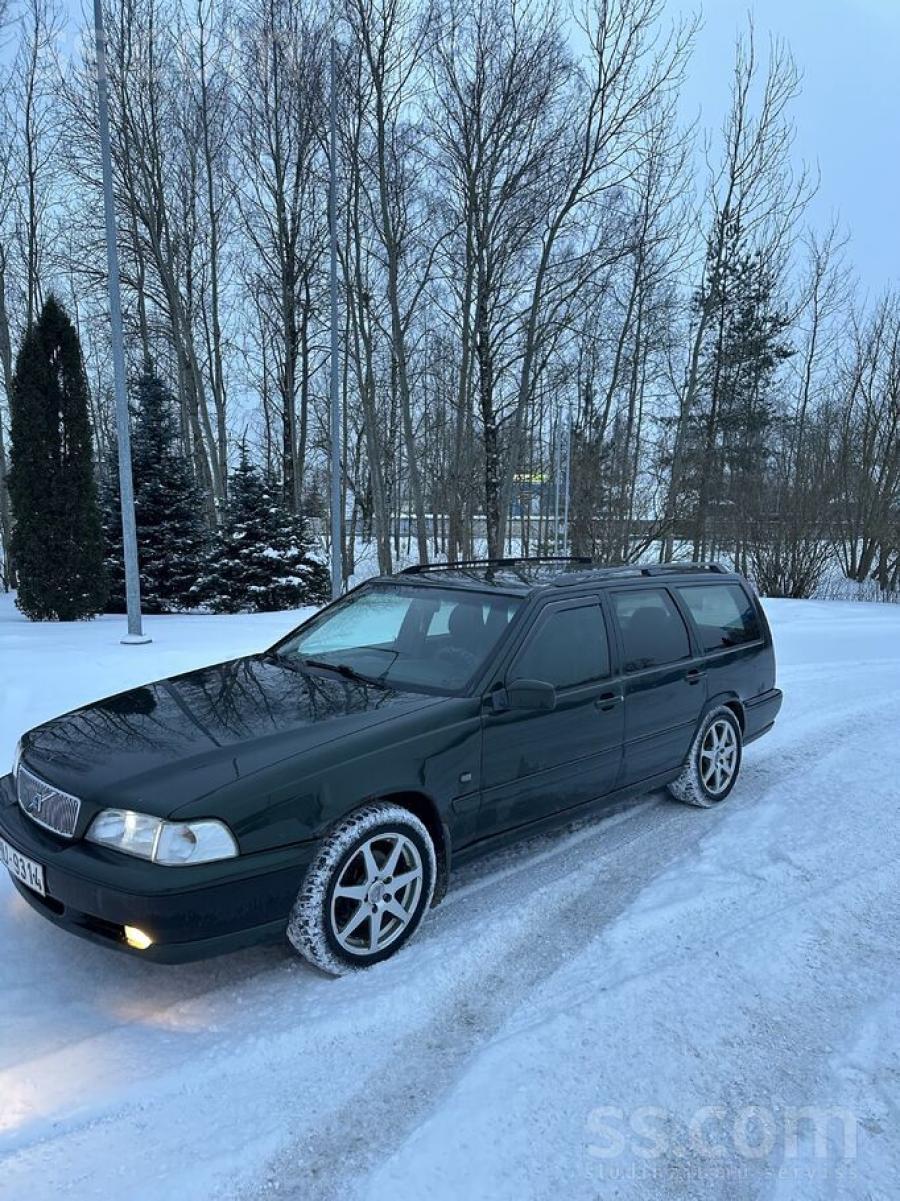 Green Volvo V70 2000 in Riga, with an engine capacity of 2.50 L and mileage of 514 thousand km for 1400 €, photo 2 on AUTOMOTO.COM.LV