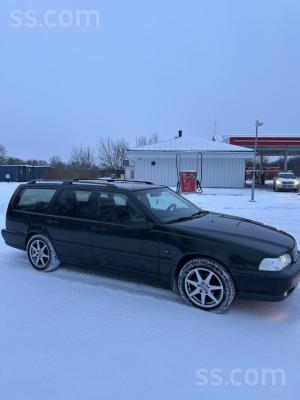 Green Volvo V70 2000 in Riga, with an engine capacity of 2.50 L and mileage of 514 thousand km for 1400 €, photo 4 on AUTOMOTO.COM.LV