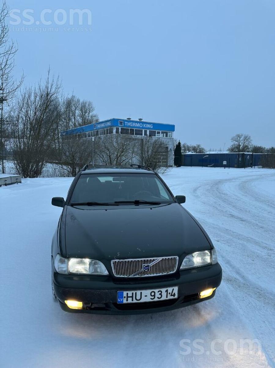 Green Volvo V70 2000 in Riga, with an engine capacity of 2.50 L and mileage of 514 thousand km for 1400 €, photo 5 on AUTOMOTO.COM.LV
