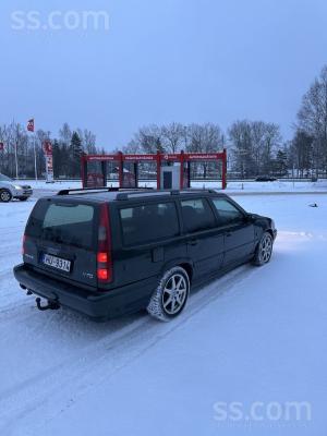 Green Volvo V70 2000 in Riga, with an engine capacity of 2.50 L and mileage of 514 thousand km for 1400 €, photo 7 on AUTOMOTO.COM.LV