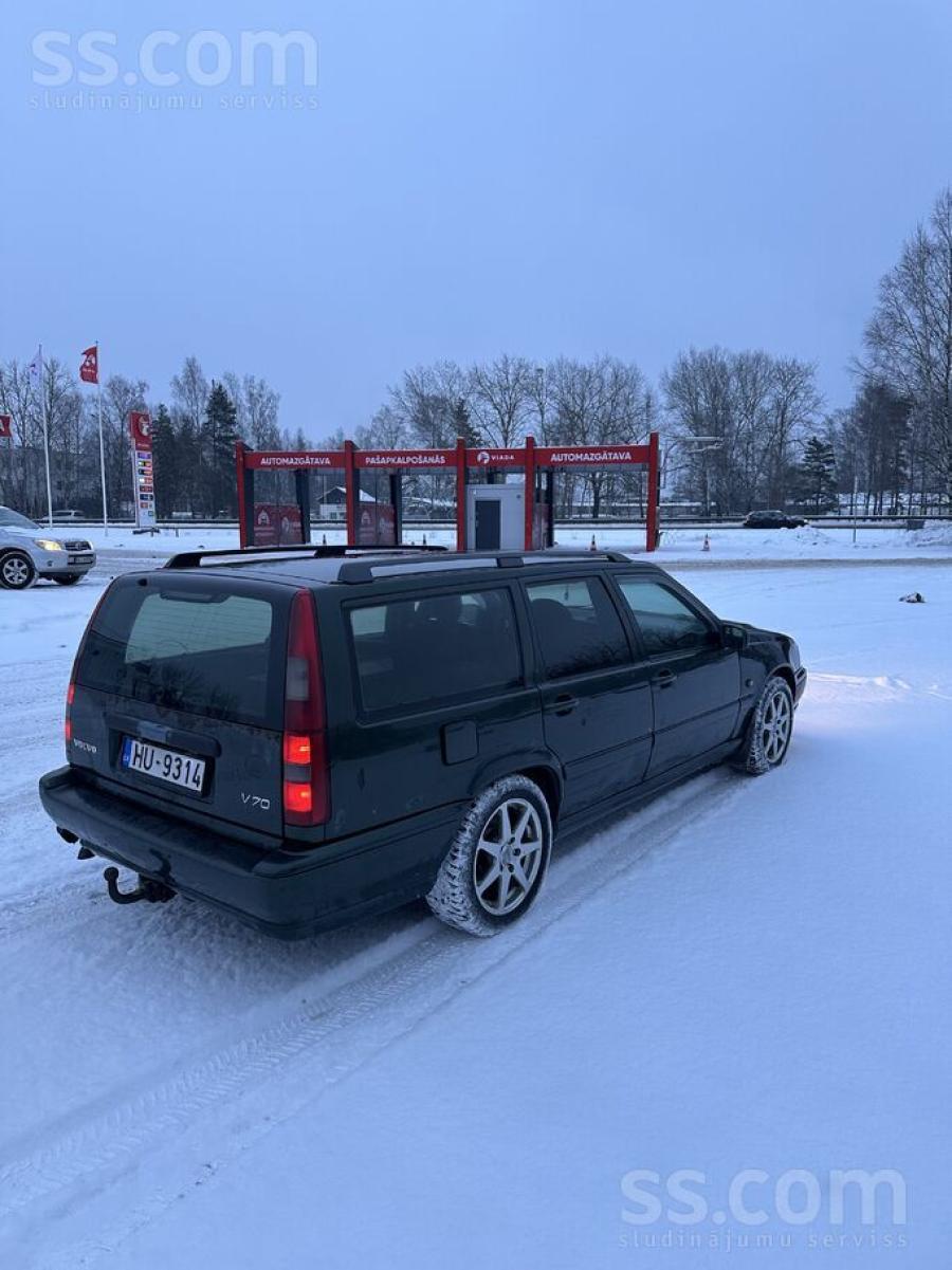 Green Volvo V70 2000 in Riga, with an engine capacity of 2.50 L and mileage of 514 thousand km for 1400 €, photo 7 on AUTOMOTO.COM.LV