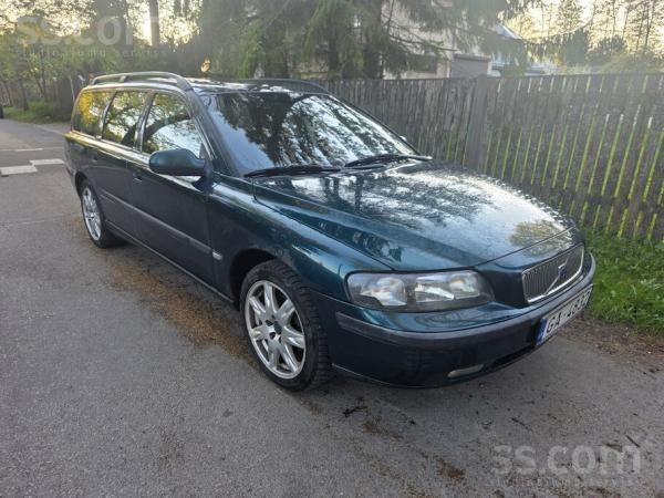 Zaļš Volvo V70 2000 Rīga, ar dzinēja tilpumu 2.50 L un nobraukumu 450 tūkst. km par 950 €, foto 1 vietnē AUTOMOTO.COM.LV