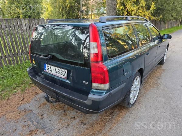 Zaļš Volvo V70 2000 Rīga, ar dzinēja tilpumu 2.50 L un nobraukumu 450 tūkst. km par 950 €, foto 6 vietnē AUTOMOTO.COM.LV