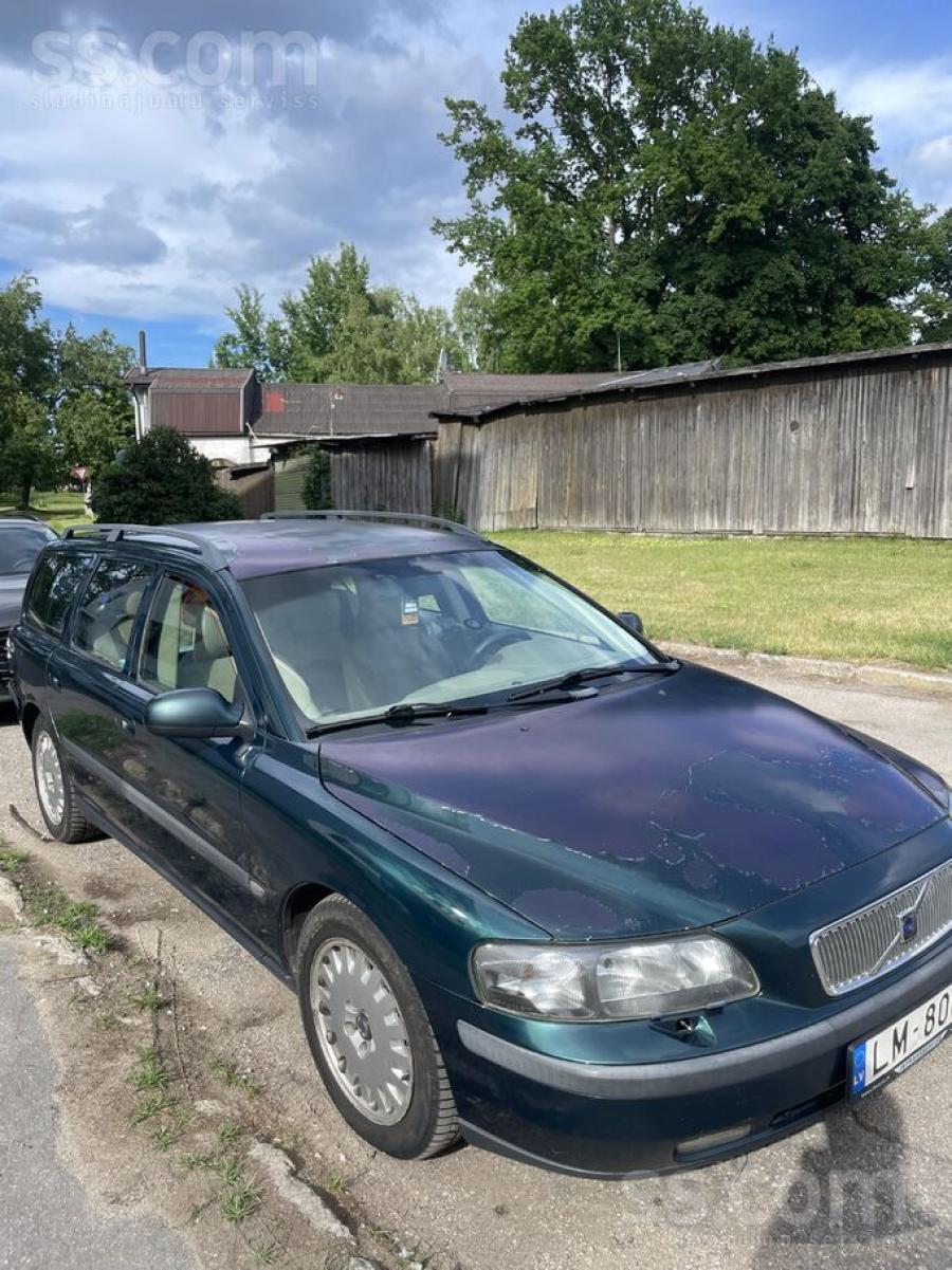 Green Volvo V70 2000 in Riga, with an engine capacity of 2.50 L and mileage of 609 thousand km for 950 €, photo 3 on AUTOMOTO.COM.LV