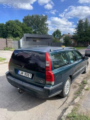Green Volvo V70 2000 in Riga, with an engine capacity of 2.50 L and mileage of 609 thousand km for 950 €, photo 4 on AUTOMOTO.COM.LV