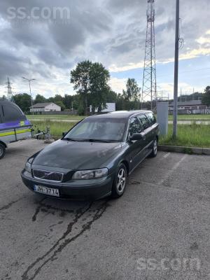 Зеленый Вольво В70 2000 в Рига, объемом двигателя 2.40 л и пробегом 508 тыс. км за 1000 €, фото  на AUTOMOTO.COM.LV