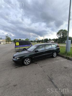 Zaļš Volvo V70 2000 Rīga, ar dzinēja tilpumu 2.40 L un nobraukumu 508 tūkst. km par 1000 €, foto 3 vietnē AUTOMOTO.COM.LV