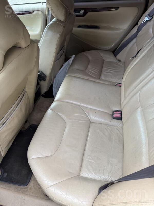 Zaļš Volvo V70 2000 Rīga, ar dzinēja tilpumu 2.50 L un nobraukumu 356 tūkst. km par 1500 €, foto 8 vietnē AUTOMOTO.COM.LV