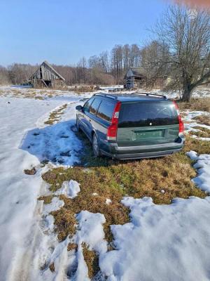 Green Volvo V70 2000 in Trakai, with an engine capacity of 2.32 L and mileage of 300 thousand km for 650 €, photo 7 on AUTOMOTO.COM.LV