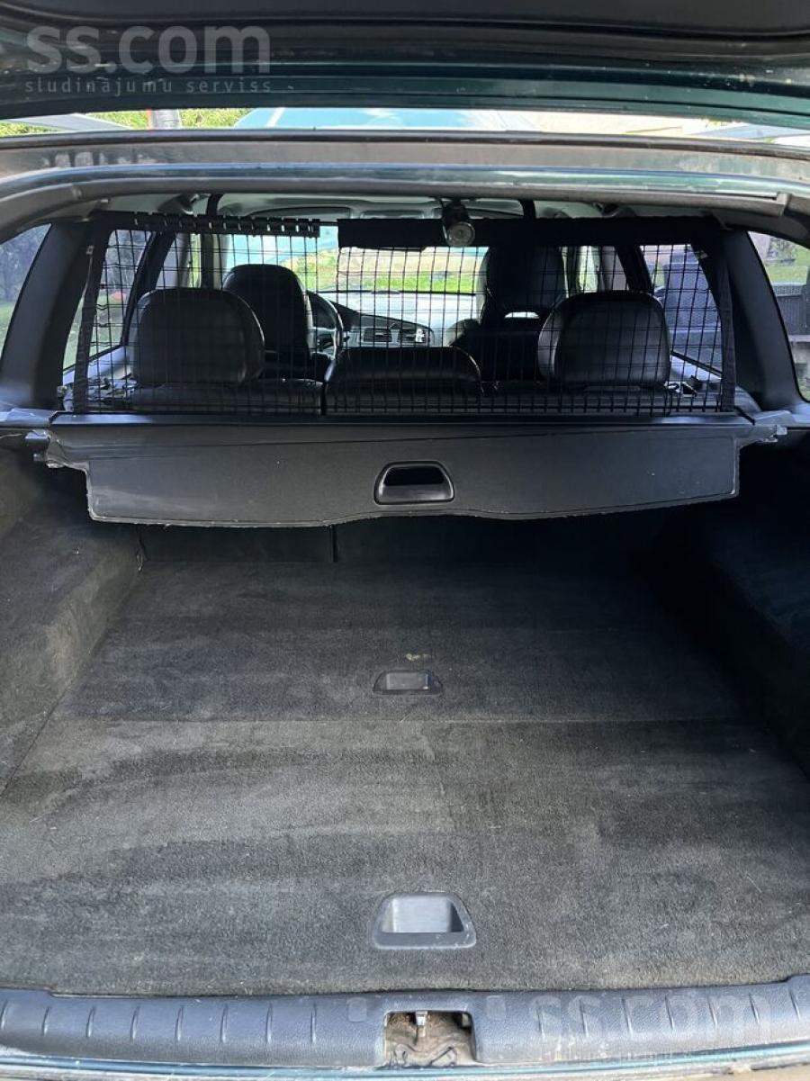 Green Volvo V70 2000 in Kuldiga, with an engine capacity of 2.40 L and mileage of 379 thousand km for 1270 €, photo 8 on AUTOMOTO.COM.LV