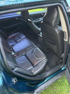 Green Volvo V70 2000 in Kuldiga, with an engine capacity of 2.40 L and mileage of 379 thousand km for 1270 €, photo 9 on AUTOMOTO.COM.LV