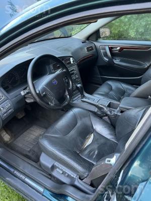 Green Volvo V70 2000 in Kuldiga, with an engine capacity of 2.40 L and mileage of 379 thousand km for 1270 €, photo 10 on AUTOMOTO.COM.LV