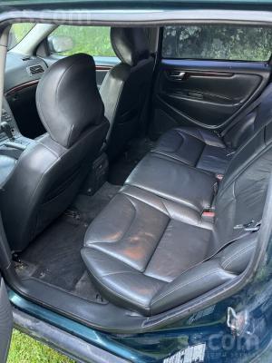 Green Volvo V70 2000 in Kuldiga, with an engine capacity of 2.40 L and mileage of 379 thousand km for 1270 €, photo 11 on AUTOMOTO.COM.LV