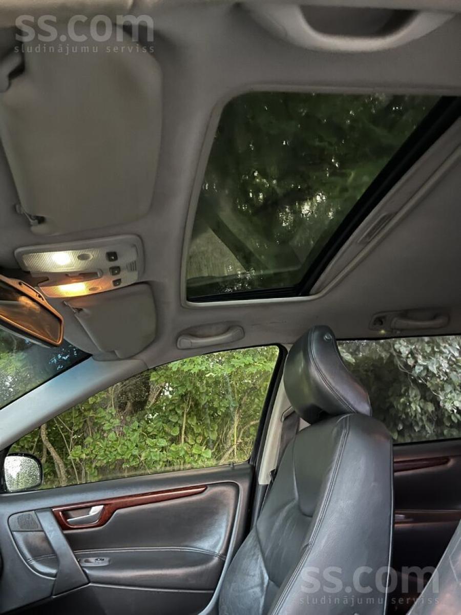 Green Volvo V70 2000 in Kuldiga, with an engine capacity of 2.40 L and mileage of 379 thousand km for 1270 €, photo 12 on AUTOMOTO.COM.LV