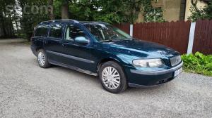 Zaļš Volvo V70 2000 Rīga, ar dzinēja tilpumu 2.50 L un nobraukumu 560 tūkst. km par 1150 €, foto  vietnē AUTOMOTO.COM.LV