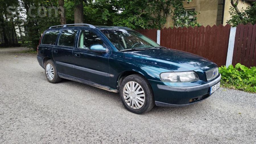 Green Volvo V70 2000 in Riga, with an engine capacity of 2.50 L and mileage of 560 thousand km for 1150 €, photo 1 on AUTOMOTO.COM.LV