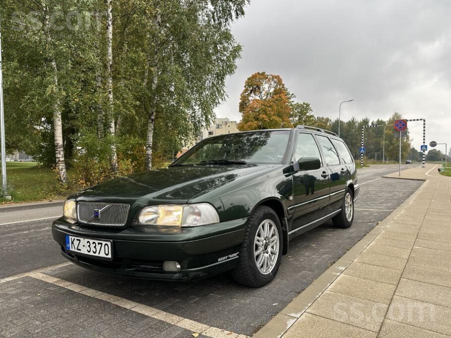 Зеленый Вольво В70 2000 в Рига, объемом двигателя 2.50 л и пробегом 325 тыс. км за 2250 €, фото 1 на AUTOMOTO.COM.LV