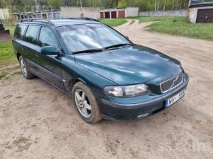 Green Volvo V70 2001 in Ogre, with an engine capacity of 2.50 L and mileage of 421 thousand km for 1500 €, photo 2 on AUTOMOTO.COM.LV