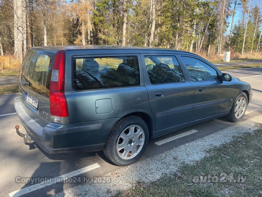 Zaļš Volvo V70 2001 Tallina, ar dzinēja tilpumu 2.40 L un nobraukumu 386 tūkst. km par 1200 €, foto 1 vietnē AUTOMOTO.COM.LV