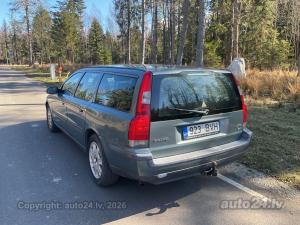 Zaļš Volvo V70 2001 Tallina, ar dzinēja tilpumu 2.40 L un nobraukumu 386 tūkst. km par 1200 €, foto 3 vietnē AUTOMOTO.COM.LV