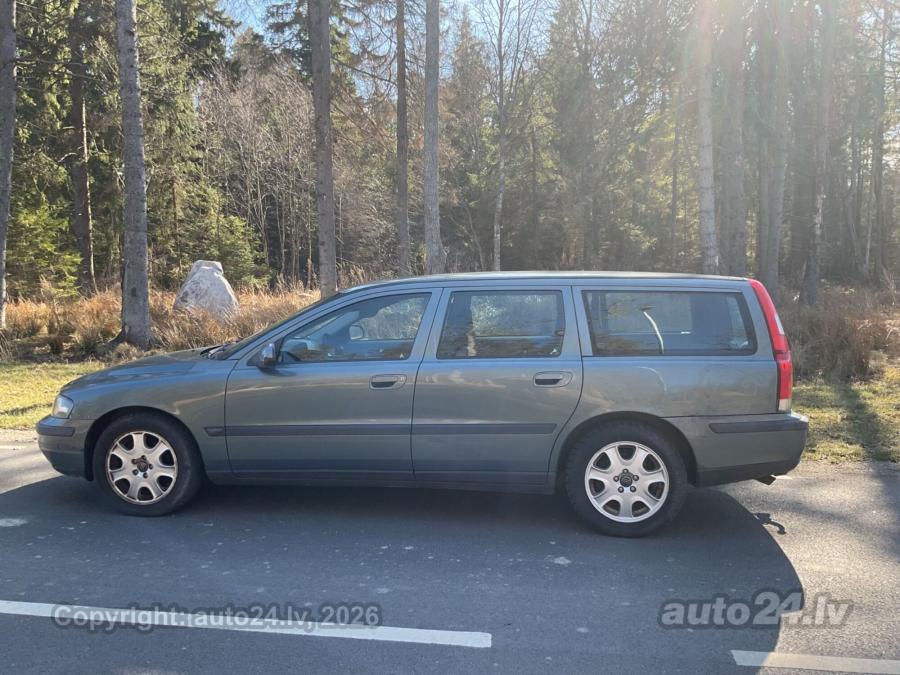 Zaļš Volvo V70 2001 Tallina, ar dzinēja tilpumu 2.40 L un nobraukumu 386 tūkst. km par 1200 €, foto 4 vietnē AUTOMOTO.COM.LV