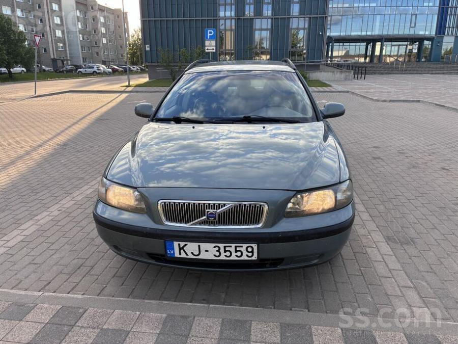 Зеленый Вольво В70 2001 в Екабпилс, объемом двигателя 2.50 л и пробегом 449 тыс. км за 1500 €, фото 1 на AUTOMOTO.COM.LV