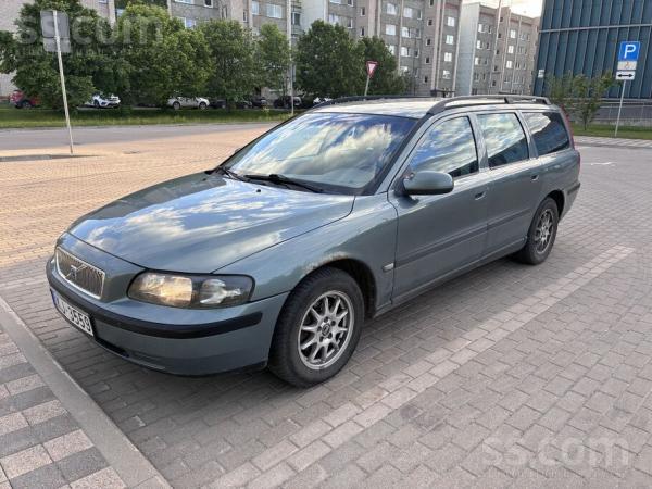 Green Volvo V70 2001 in Jekabpils, with an engine capacity of 2.50 L and mileage of 449 thousand km for 1500 €, photo 2 on AUTOMOTO.COM.LV