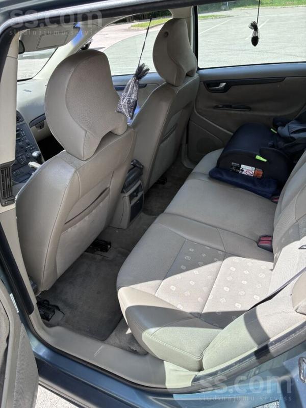 Zaļš Volvo V70 2001 Jēkabpils, ar dzinēja tilpumu 2.50 L un nobraukumu 449 tūkst. km par 1400 €, foto 9 vietnē AUTOMOTO.COM.LV