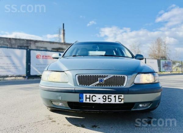 Green Volvo V70 2001 in Jelgava, with an engine capacity of 2.50 L and mileage of 364 thousand km for 1750 €, photo 3 on AUTOMOTO.COM.LV