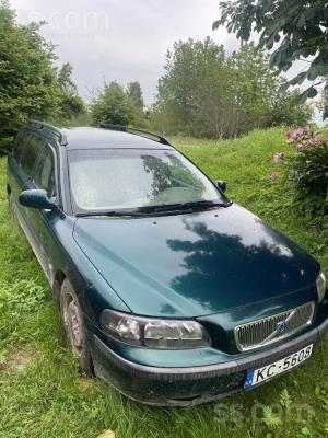 Zaļš Volvo V70 2001 Jēkabpils, ar dzinēja tilpumu 2.50 L un nobraukumu 420 tūkst. km par 600 €, foto  vietnē AUTOMOTO.COM.LV