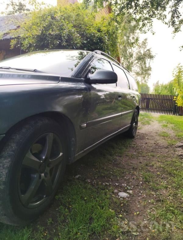 Zaļš Volvo V70 2002 Kuldīga, ar dzinēja tilpumu 2.40 L un nobraukumu 437 tūkst. km par 3750 €, foto 2 vietnē AUTOMOTO.COM.LV