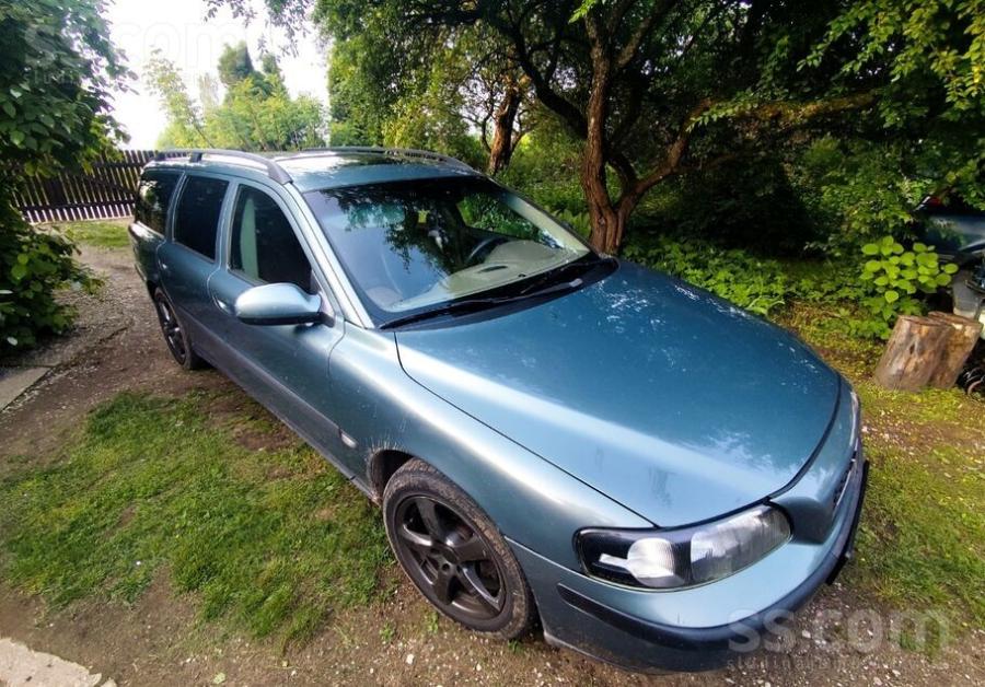 Zaļš Volvo V70 2002 Kuldīga, ar dzinēja tilpumu 2.40 L un nobraukumu 437 tūkst. km par 3750 €, foto 3 vietnē AUTOMOTO.COM.LV