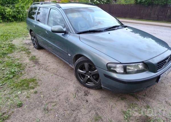Zaļš Volvo V70 2002 Kuldīga, ar dzinēja tilpumu 2.40 L un nobraukumu 437 tūkst. km par 3750 €, foto 5 vietnē AUTOMOTO.COM.LV