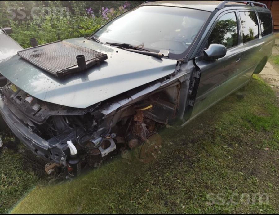 Zaļš Volvo V70 2002 Kuldīga, ar dzinēja tilpumu 2.40 L un nobraukumu 437 tūkst. km par 3750 €, foto 15 vietnē AUTOMOTO.COM.LV