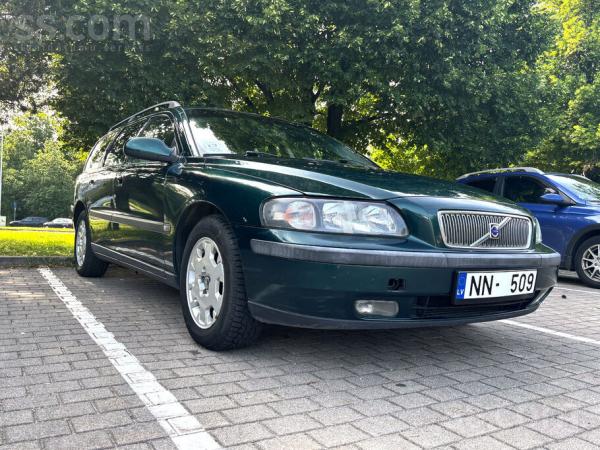 Green Volvo V70 2002 in Riga, with an engine capacity of 2.40 L and mileage of 457 thousand km for 2150 €, photo 7 on AUTOMOTO.COM.LV