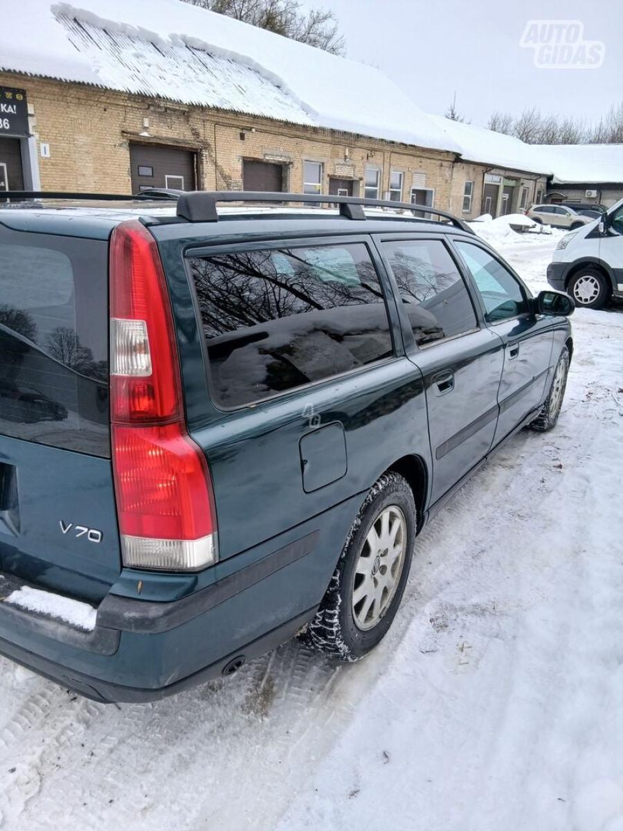 Zaļš Volvo V70 2002 Panevēža, ar dzinēja tilpumu 2.40 L un nobraukumu 475 tūkst. km par 1250 €, foto 2 vietnē AUTOMOTO.COM.LV