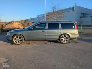 Zaļš Volvo V70 2002 Alīta, ar dzinēja tilpumu 2.40 L un nobraukumu 333 tūkst. km par 2500 €, foto 2 vietnē AUTOMOTO.COM.LV
