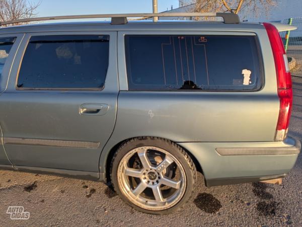 Zaļš Volvo V70 2002 Alīta, ar dzinēja tilpumu 2.40 L un nobraukumu 333 tūkst. km par 2500 €, foto 3 vietnē AUTOMOTO.COM.LV