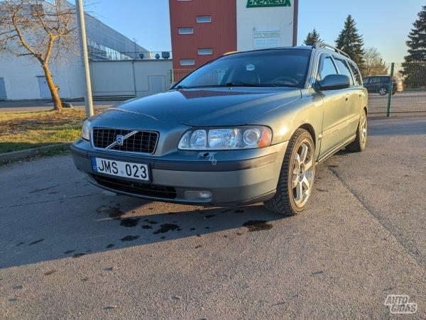 Zaļš Volvo V70 2002 Alīta, ar dzinēja tilpumu 2.40 L un nobraukumu 333 tūkst. km par 2500 €, foto 5 vietnē AUTOMOTO.COM.LV